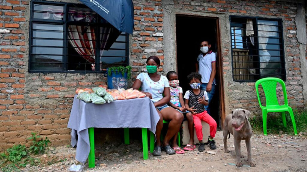 Poverty in Colombia drops while perception of poverty rises - Colombia News