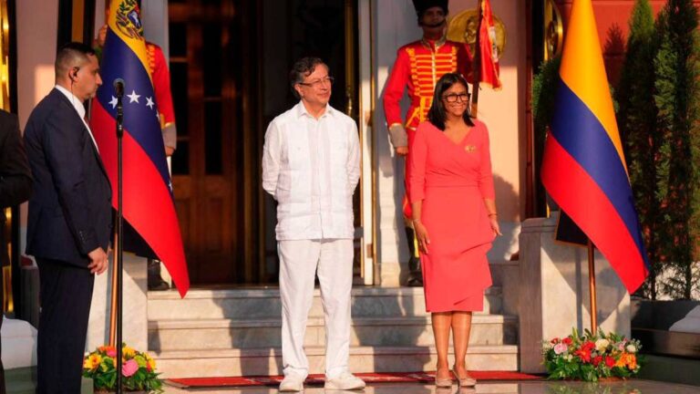 Colombia and Venezuela vow to restart joint border security offensive ...